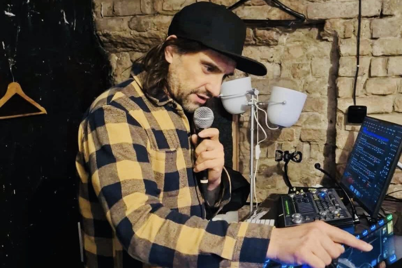 Ikonická studia #3: Golden Hive Studio (Amák Golden) | frontman.cz