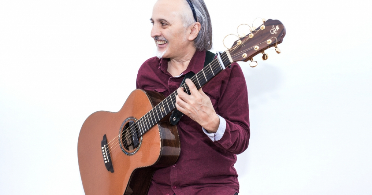 Naberte motivaci na koncertě jednorukého kytaristy Andrése Godoye ...