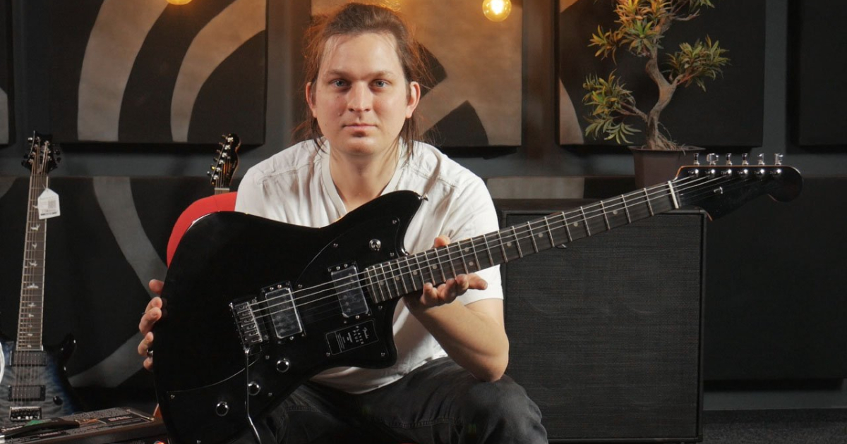 Hodně Rychlá Recenze: Fender Limited Edition Player Plus Meteora EB BK ...