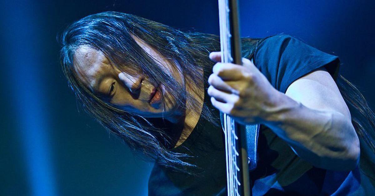 5 triků, jak přesvědčit publikum, že umíte hrát na basu | frontman.cz