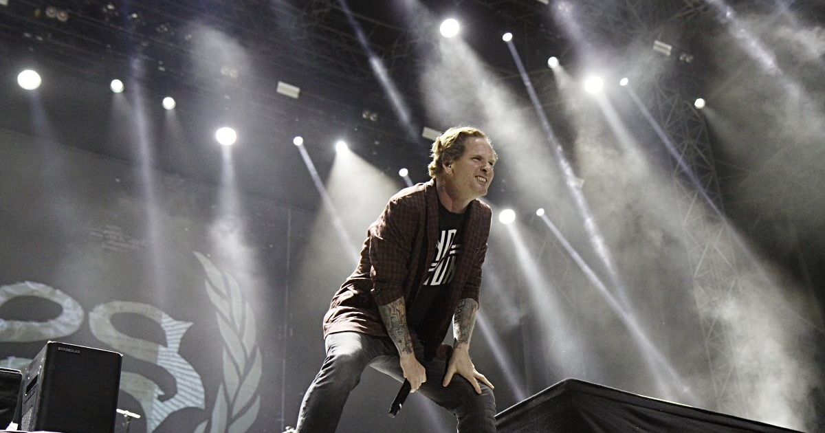 CMFB… Sides ukazuje odmaskovanou tvář Coreyho Taylora | frontman.cz