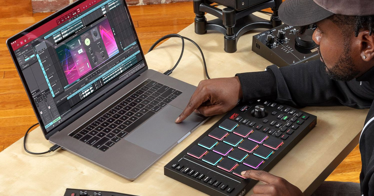 Hybridní kontroler Akai MPC Studio MK2 | frontman.cz