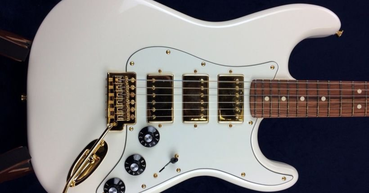 Fender Mahogany Blacktop Stratocaster HH a HHH | frontman.cz