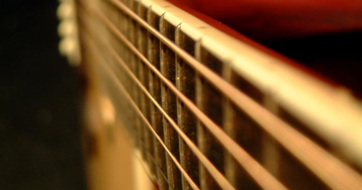 Jak si vybrat struny na akustickou kytaru | frontman.cz