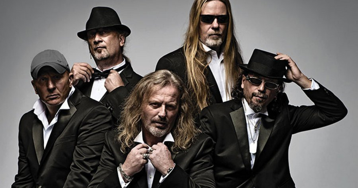 Kabát čechrá lidový bigbít ostrými riffy | frontman.cz