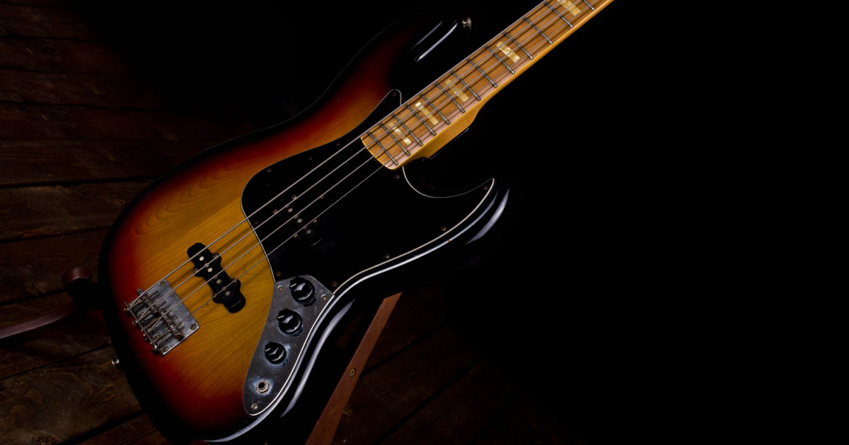 Fernandes 1977 Jazz Bass: vrčet jako Led Zepp | frontman.cz