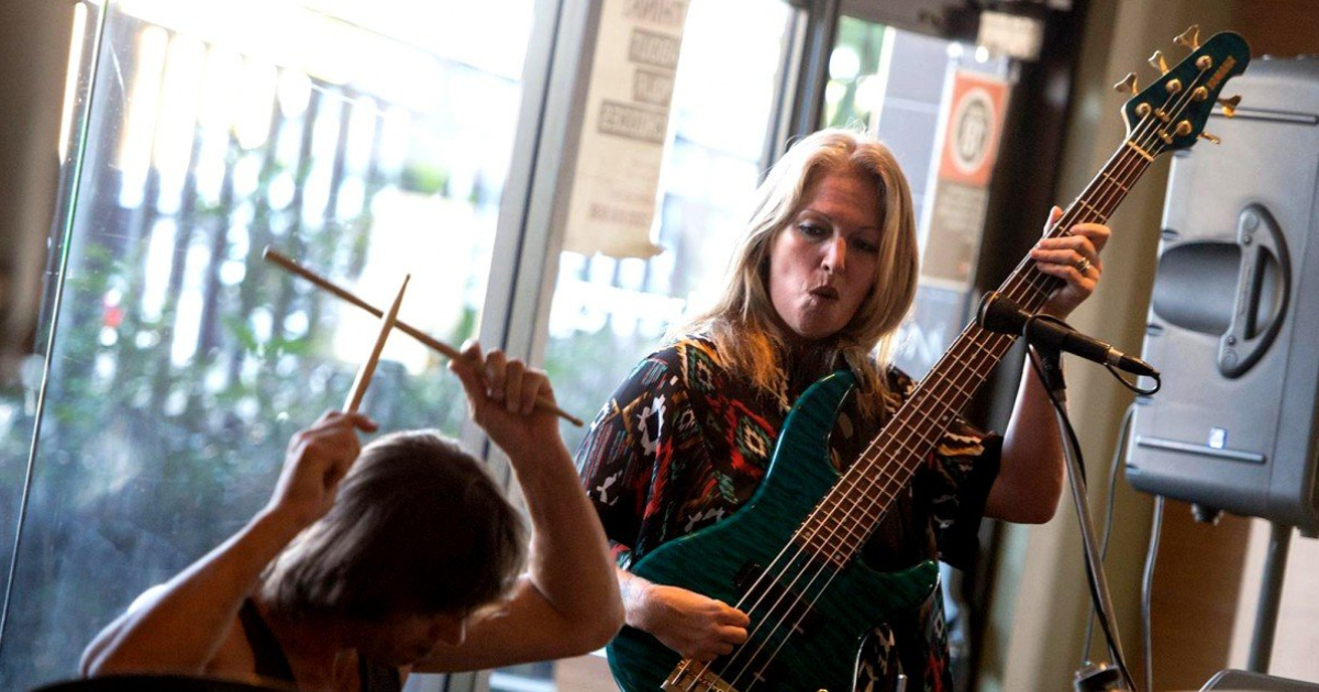 Rebecca Johnson: Come On, Come Over | frontman.cz