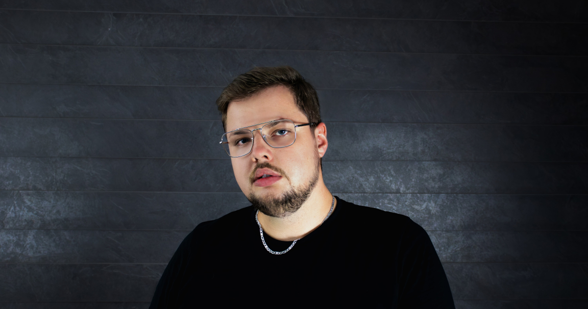 Tom Holly: Nastal čas pro objevení sebe sama | frontman.cz