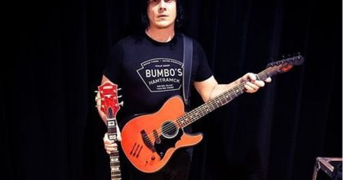 Jack White a první Fender Acoustasonic Tele CS | frontman.cz
